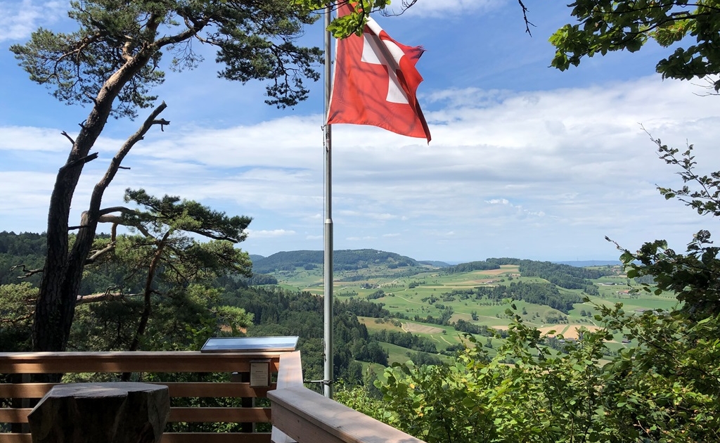 Zum Sonnenkalender auf der Rothenflue